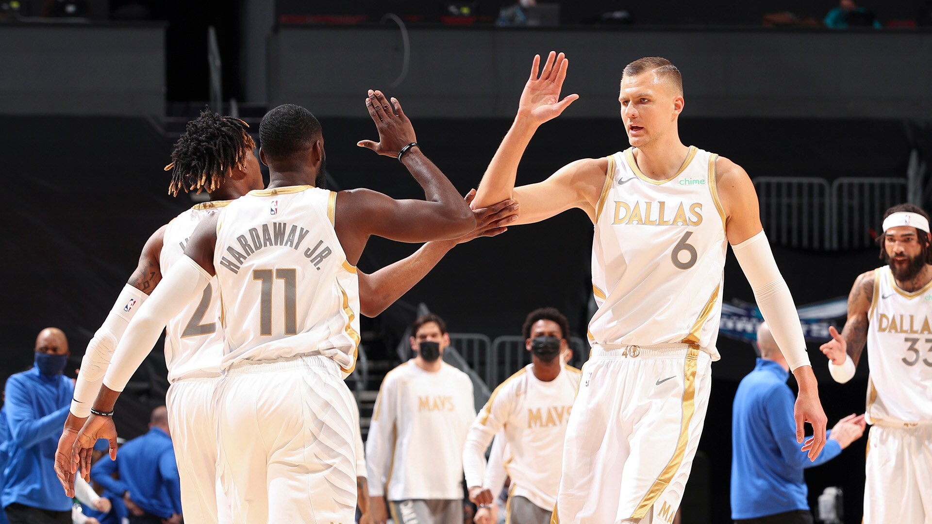 Kristaps Porzingis scores 16 in season debut for Mavs | NBA.com