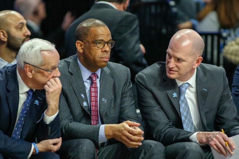 Tar Heels turn to 12-year NBA veteran Hubert Davis as Roy Williams ...