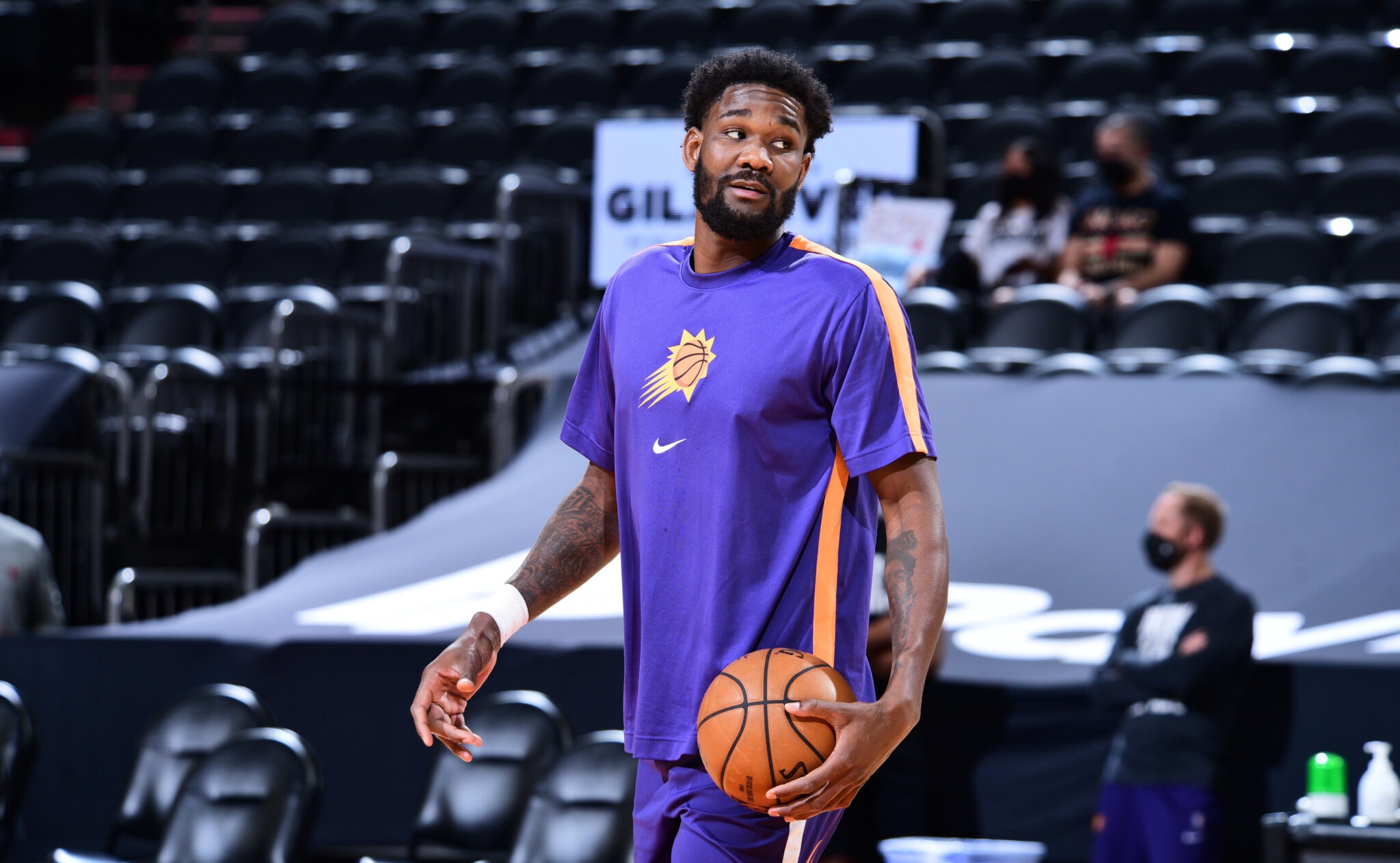 Deandre Ayton misses first game of season with left knee soreness | NBA.com