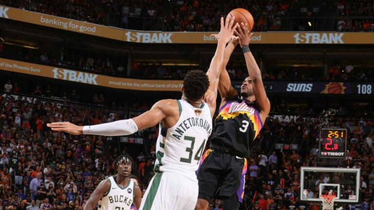 Despite 3-point barrage, Suns maintain respect for mid-range shooting ...