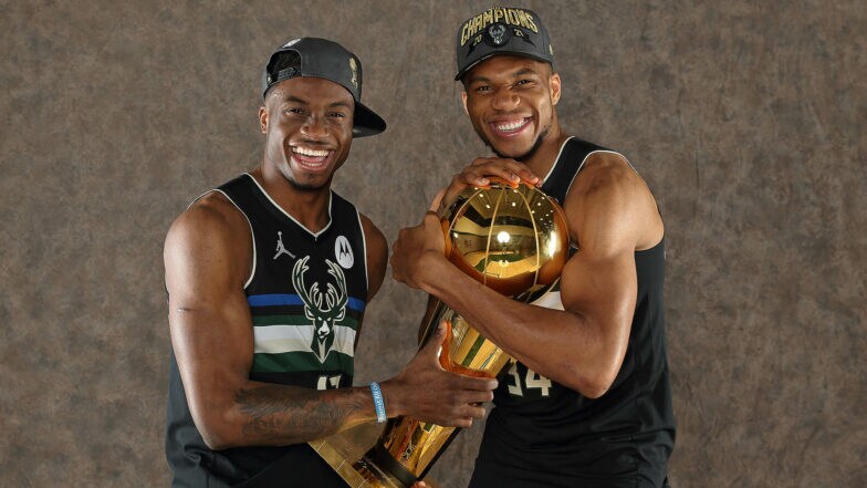 Thanasis Antetokounmpo re-signs with Bucks | NBA.com