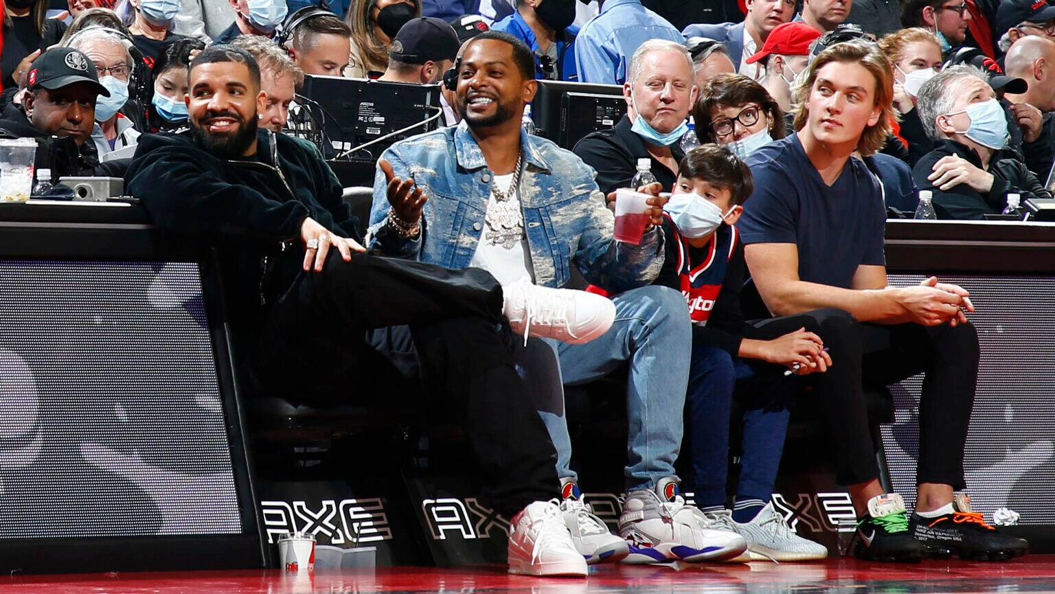 Photos: Hollywood stars, famous faces highlight opening nights | NBA.com