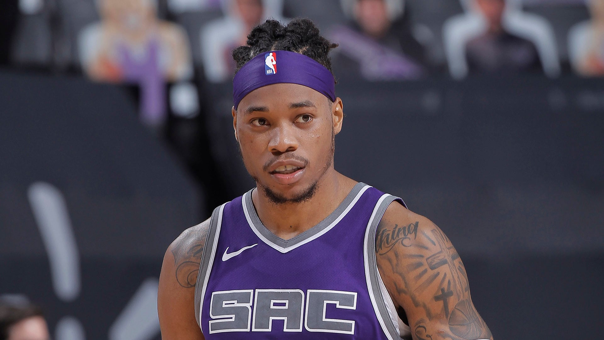 Richaun Holmes fined $15K for throwing his headband into the stands ...