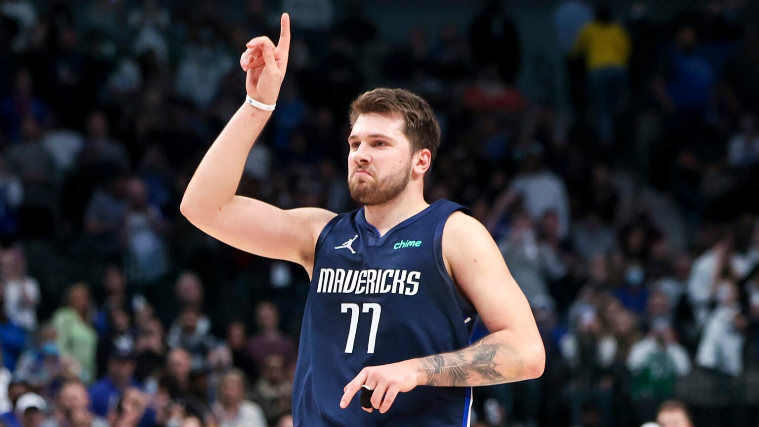 Luka Doncic’s scoring flurry sets Mavs on course toward playoffs | NBA.com