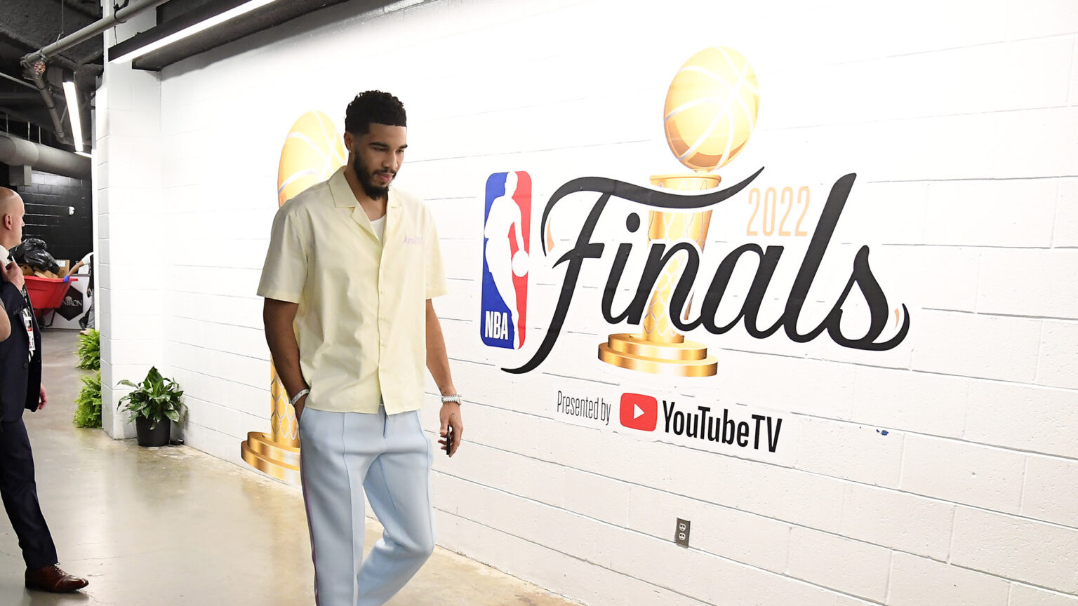 Coast-to-coast Finals matchup brings attention back to old 2-3-2 format ...