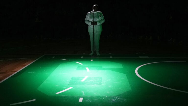 Bill Russell honored before Celtics' 2022-23 season opener | NBA.com