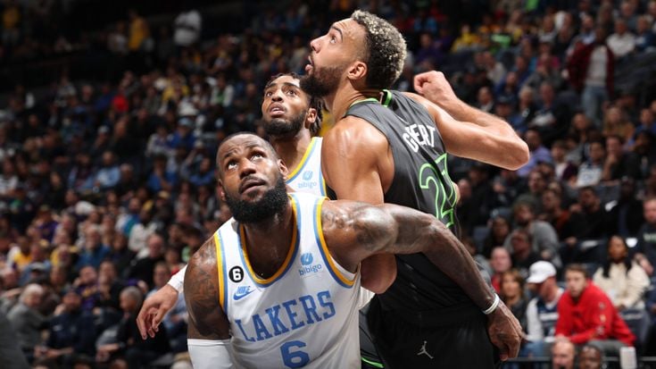 Lakers' LeBron James day-to-day with leg muscle strain | NBA.com