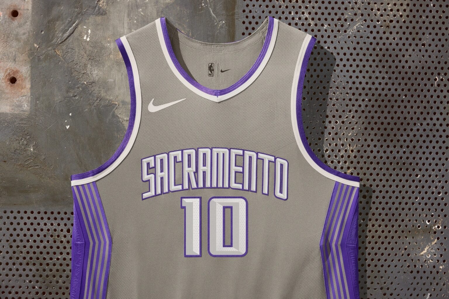 Sacramento Kings 22/23 City Edition Uniform: Sacramento Proud | NBA.com
