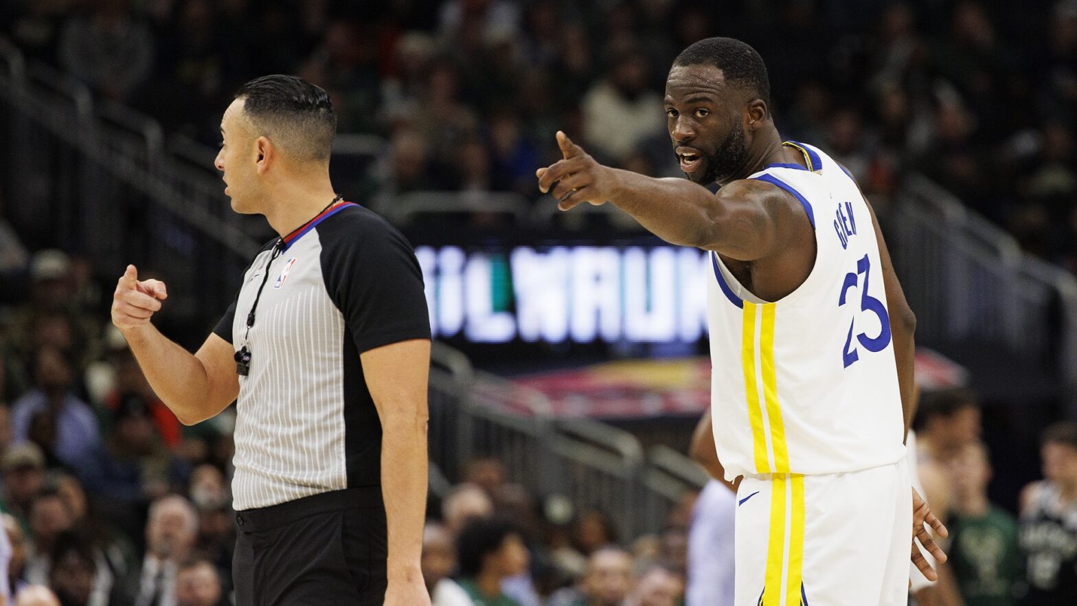 Fan ejected for 'threatening' comments toward Draymond Green | NBA.com