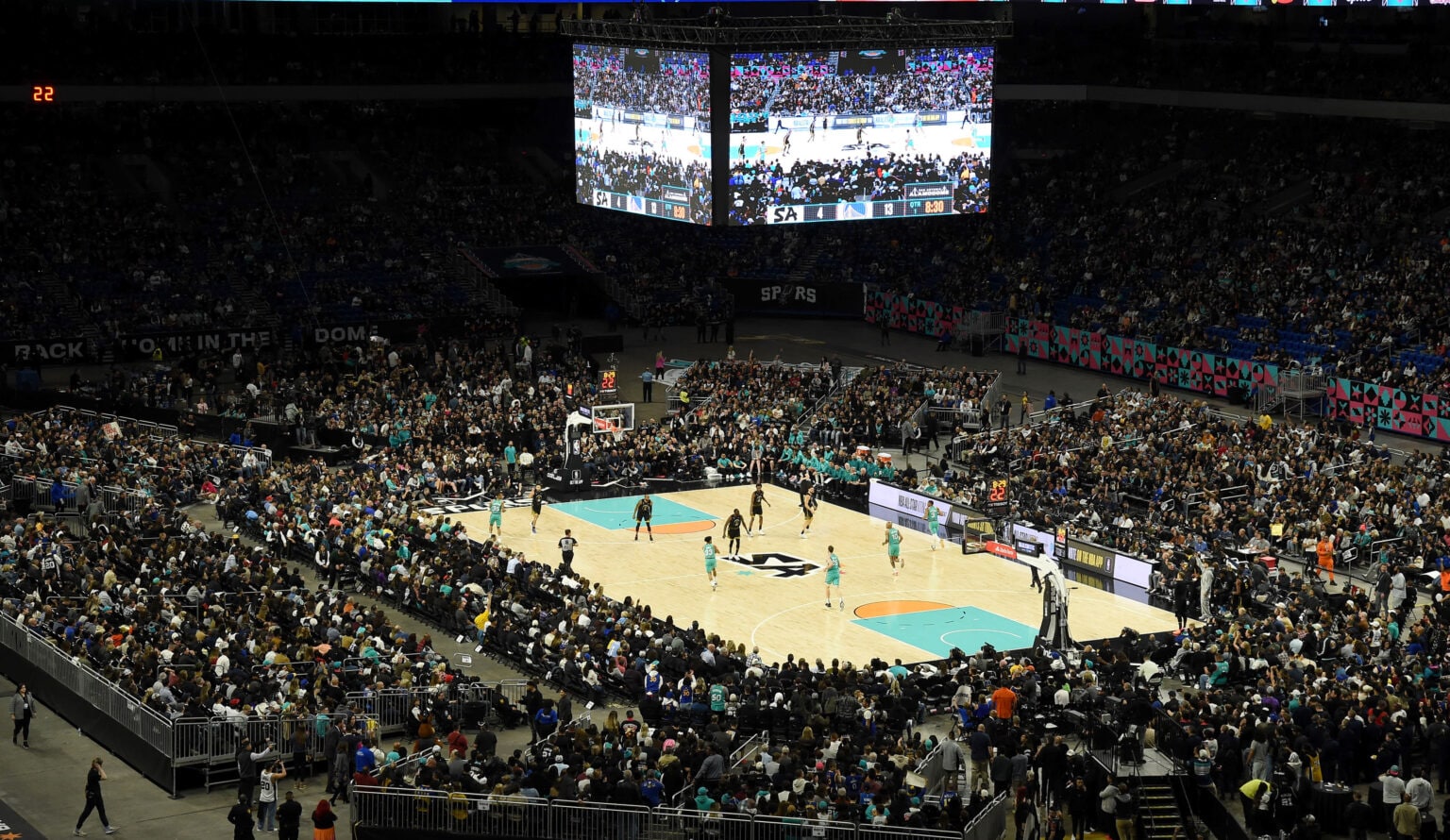 San Antonio Spurs set NBA regular-season game attendance record | NBA.com
