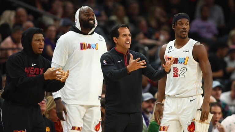 Dewayne Dedmon ejected after bizarre sideline scene in Miami | NBA.com