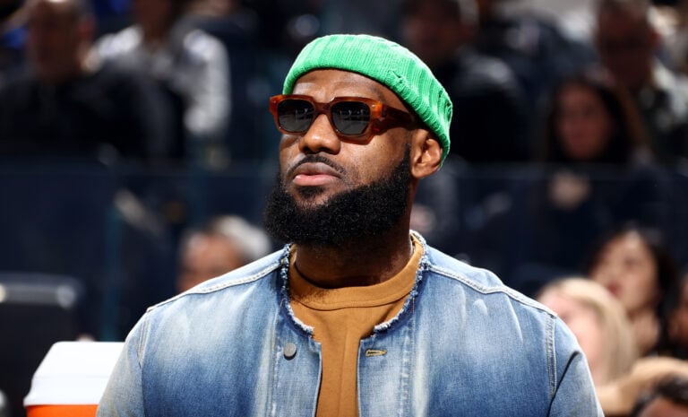 Scan on LeBron James’ sore left foot reveals no serious damage | NBA.com