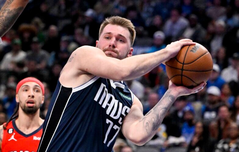 Luka Doncic exits Mavs' victory with right heel contusion | NBA.com