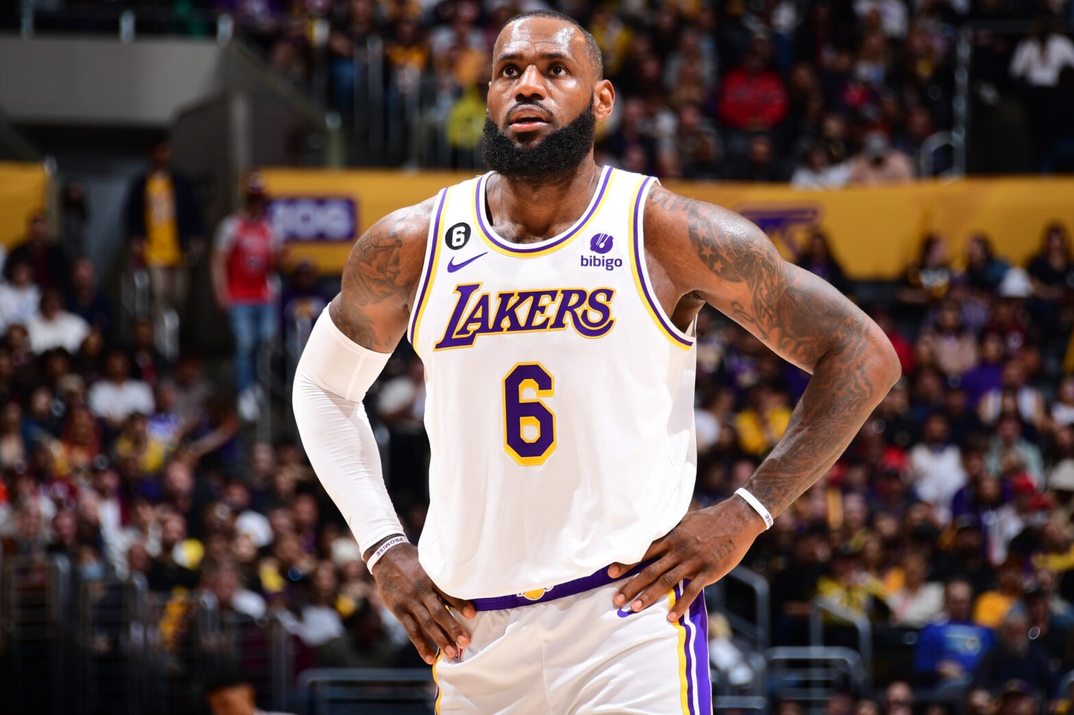 LeBron James returns for playoff push with Lakers | NBA.com