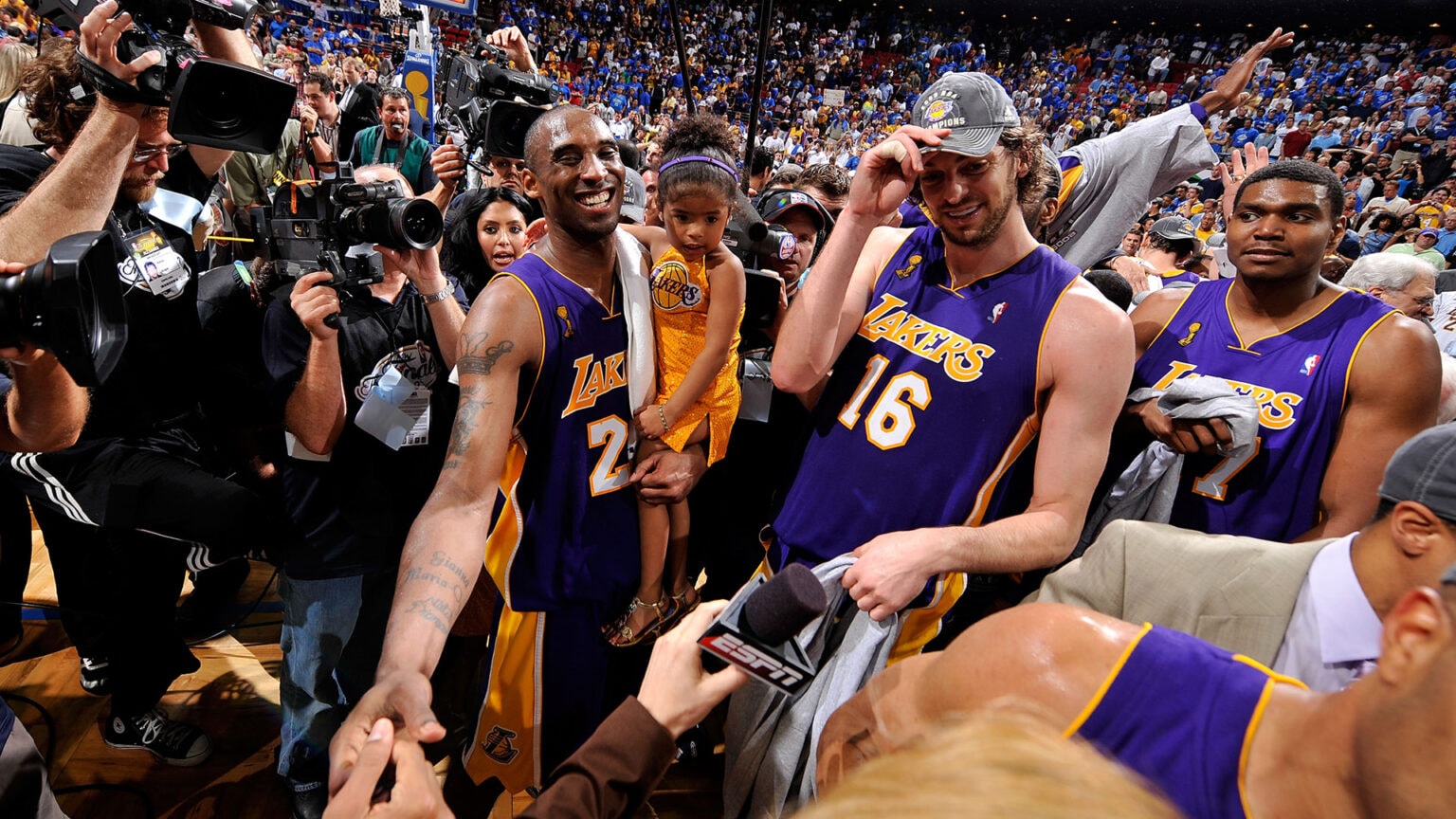How Pau Gasol made Kobe Bryant's family his own | NBA.com