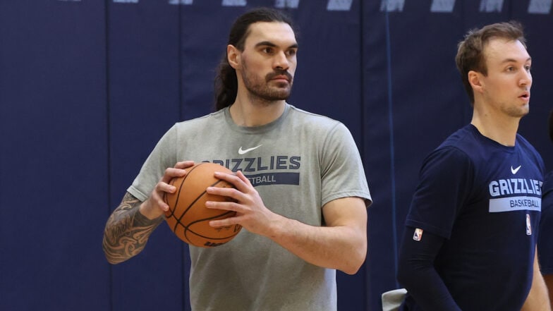 Grizzlies center Steven Adams (knee) to be re-evaluated in 4 weeks ...