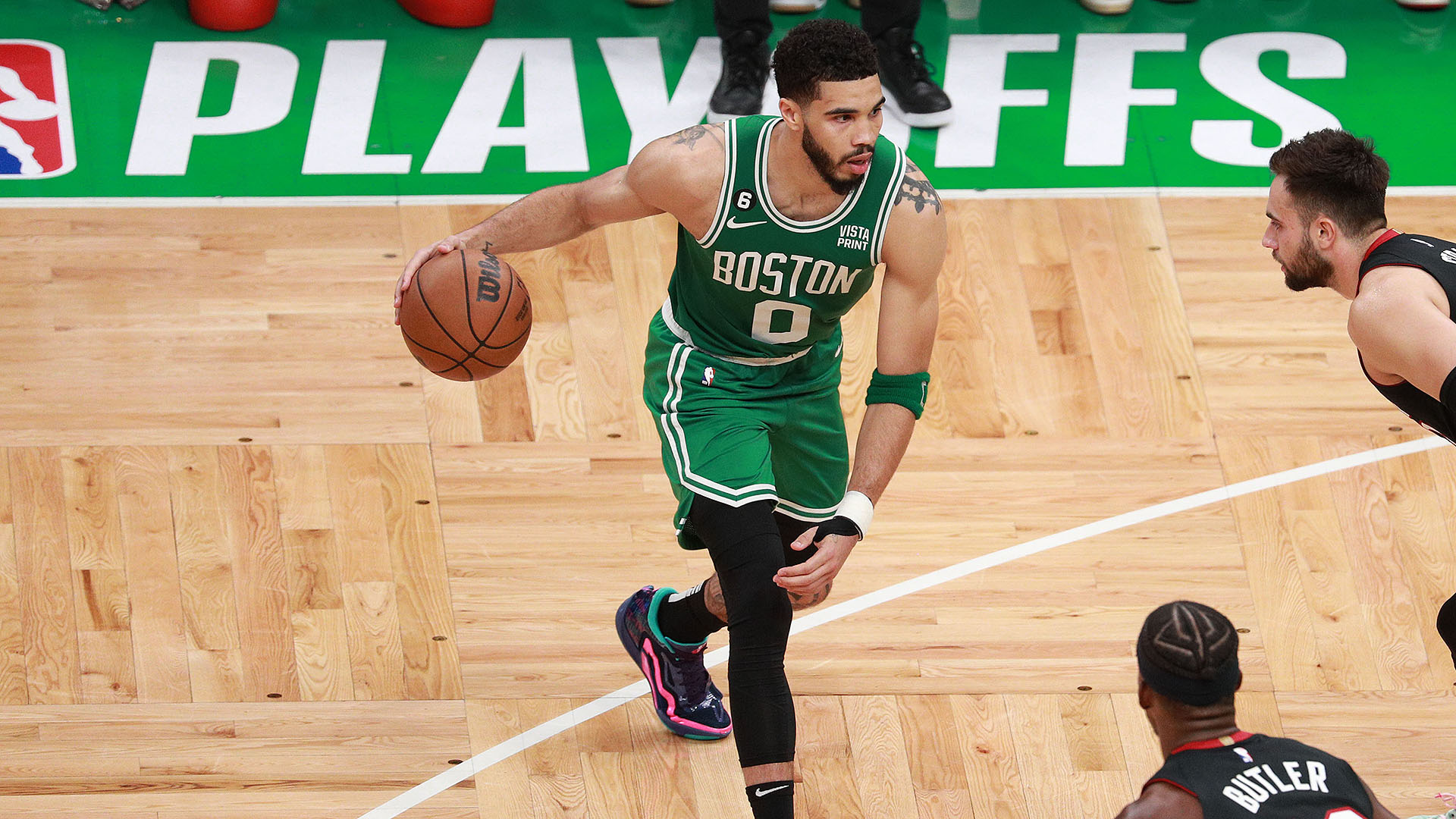 Jerry Bayless, Los Celtics, Clavada