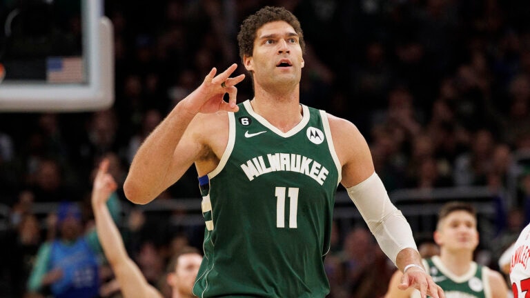 Brook Lopez, Bucks agree to reported 2-year deal | NBA.com