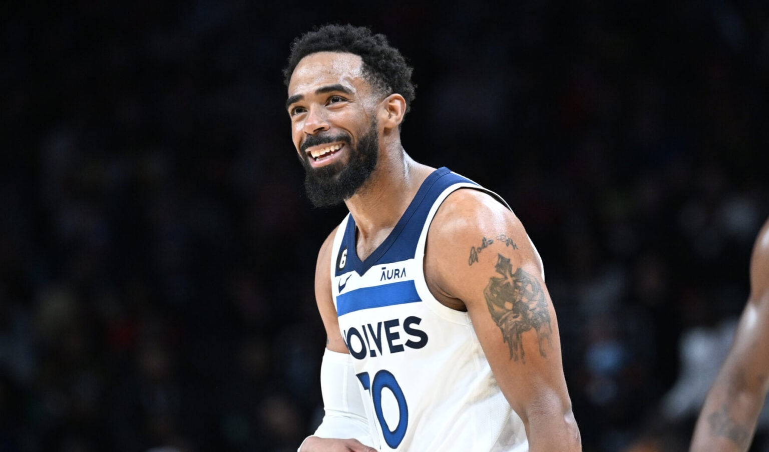 Mike Conley wins 2022-23 NBA Sportsmanship award | NBA.com