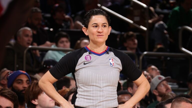 Che Flores becomes NBA’s 1st out nonbinary and transgender referee ...