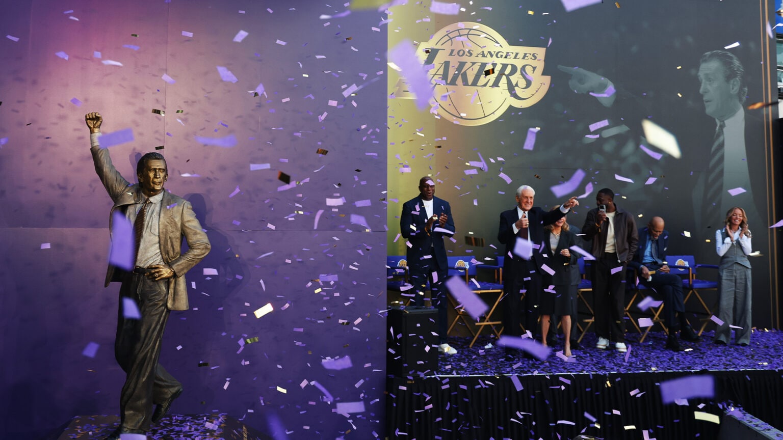 Basketball legends with statues at NBA arenas | NBA.com