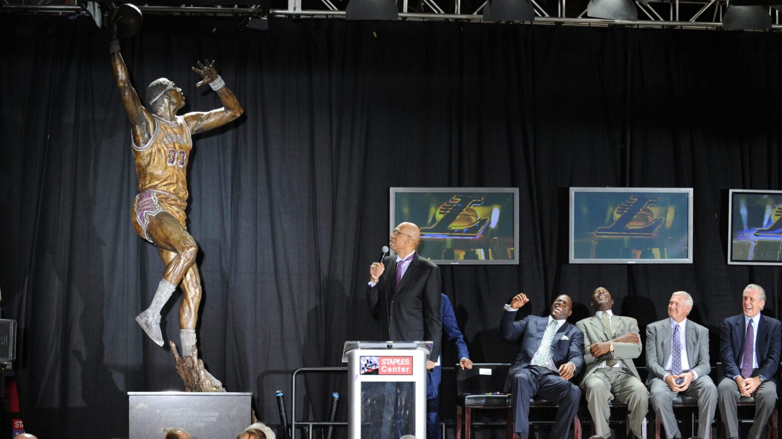 Basketball legends with statues at NBA arenas | NBA.com