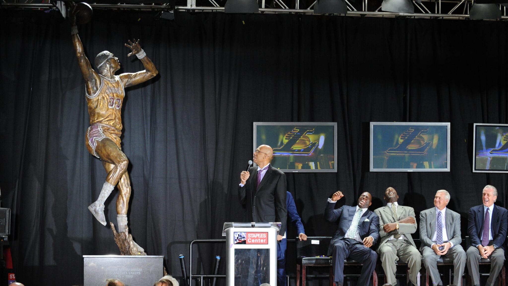 Basketball legends with statues at NBA arenas | NBA.com