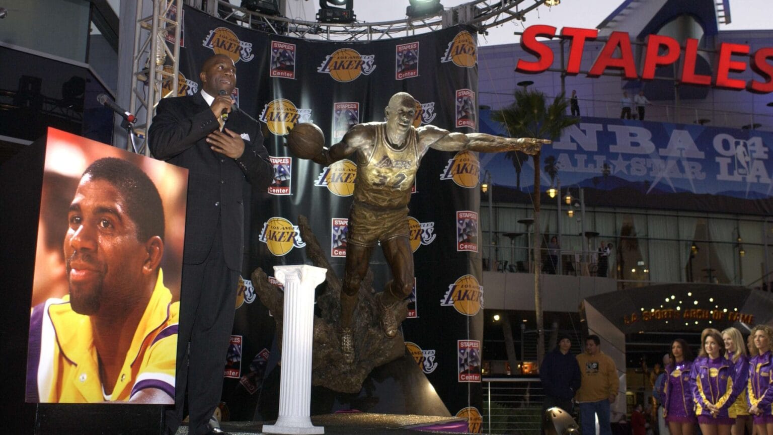 Basketball legends with statues at NBA arenas | NBA.com