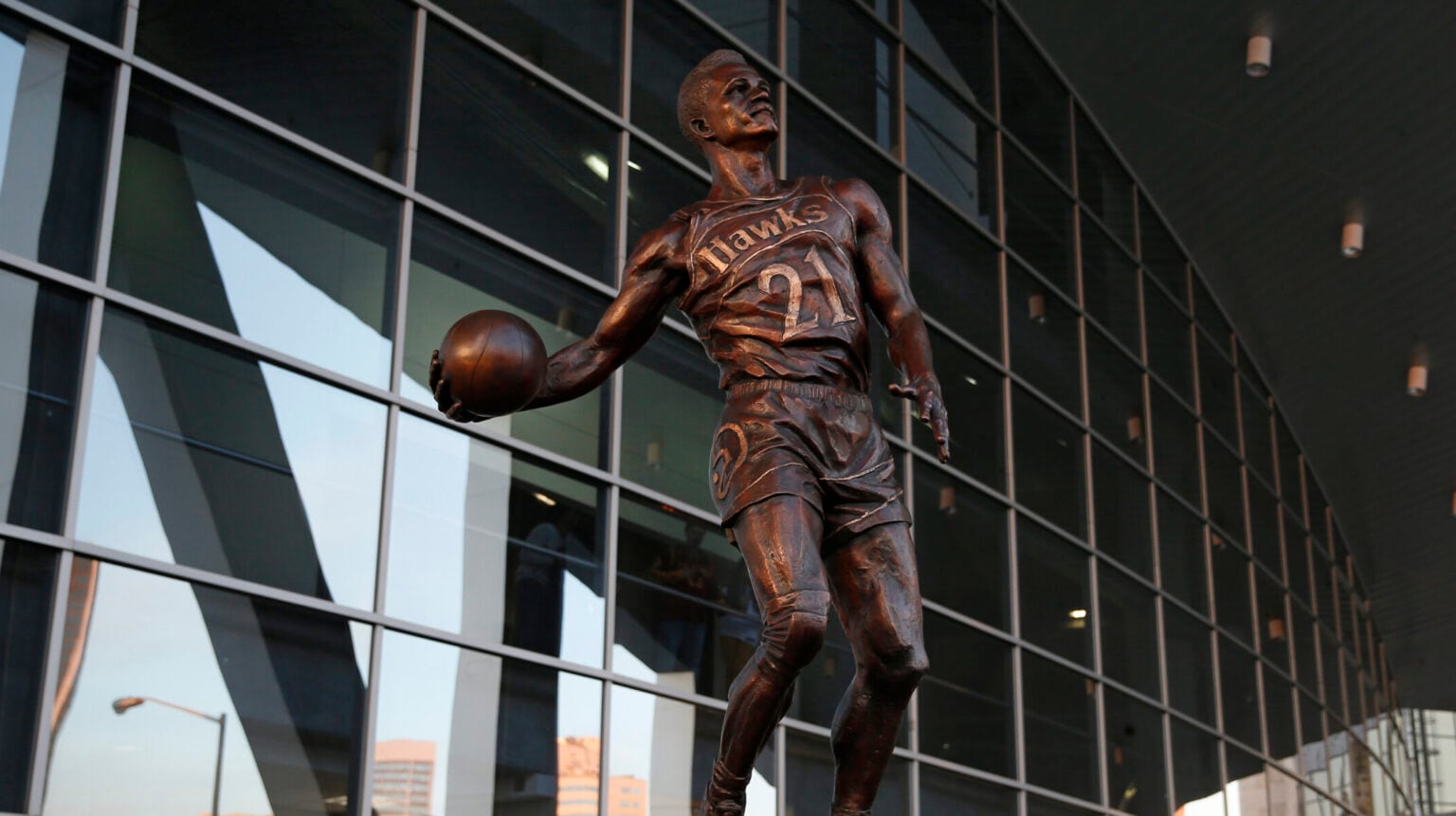 Basketball legends with statues at NBA arenas | NBA.com