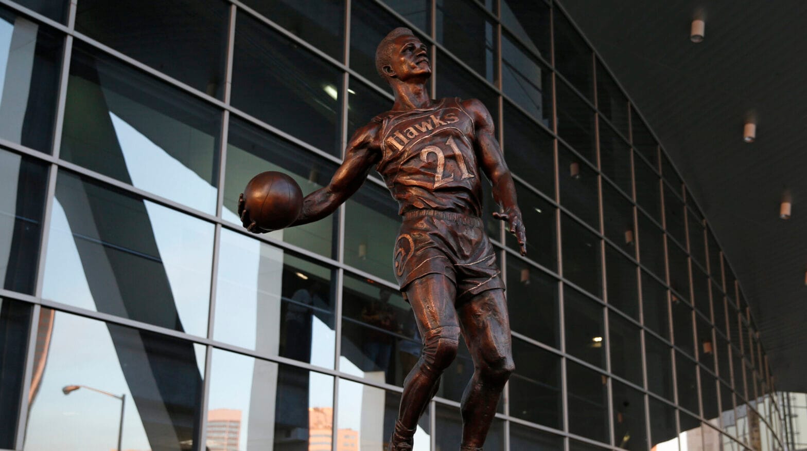 Basketball legends with statues at NBA arenas | NBA.com