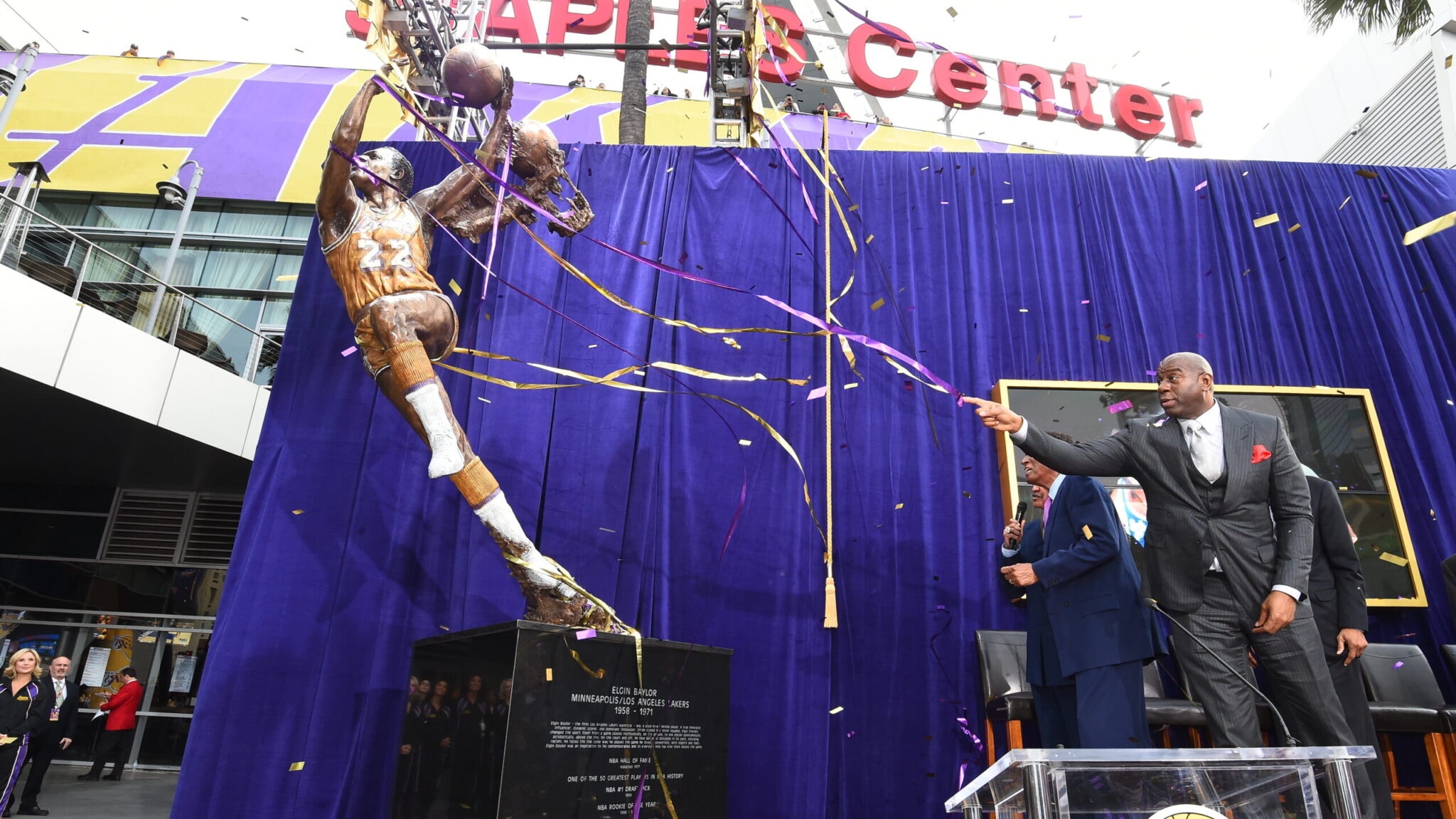 Basketball legends with statues at NBA arenas | NBA.com