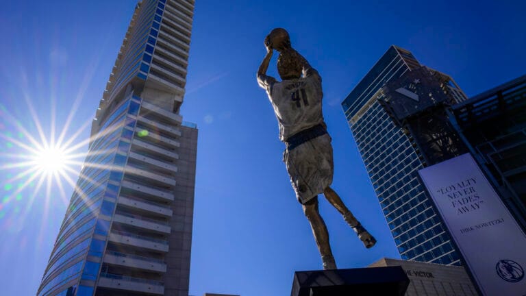 Basketball legends with statues at NBA arenas | NBA.com