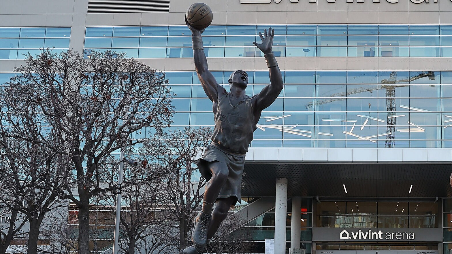 Basketball legends with statues at NBA arenas | NBA.com