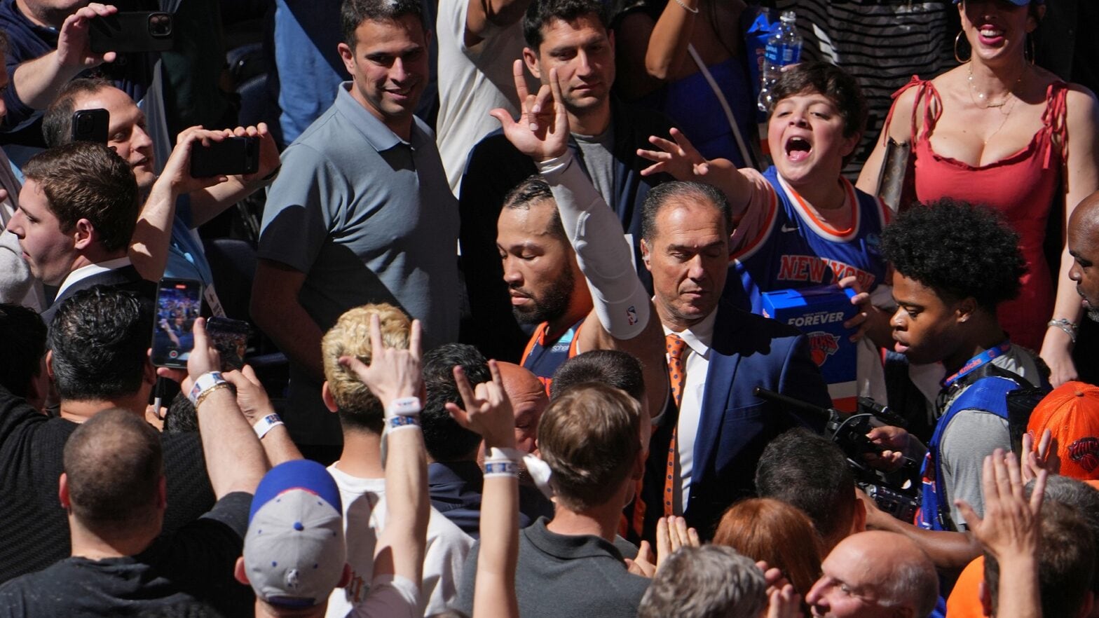 Jalen Brunson overcomes foot injury to lift Knicks once again | NBA.com