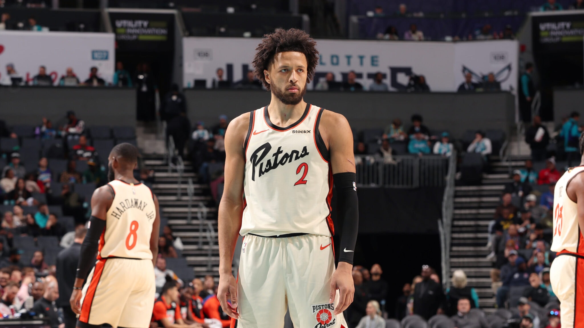 Pistons guard Cade Cunningham leaves loss to the Hornets with hip ...