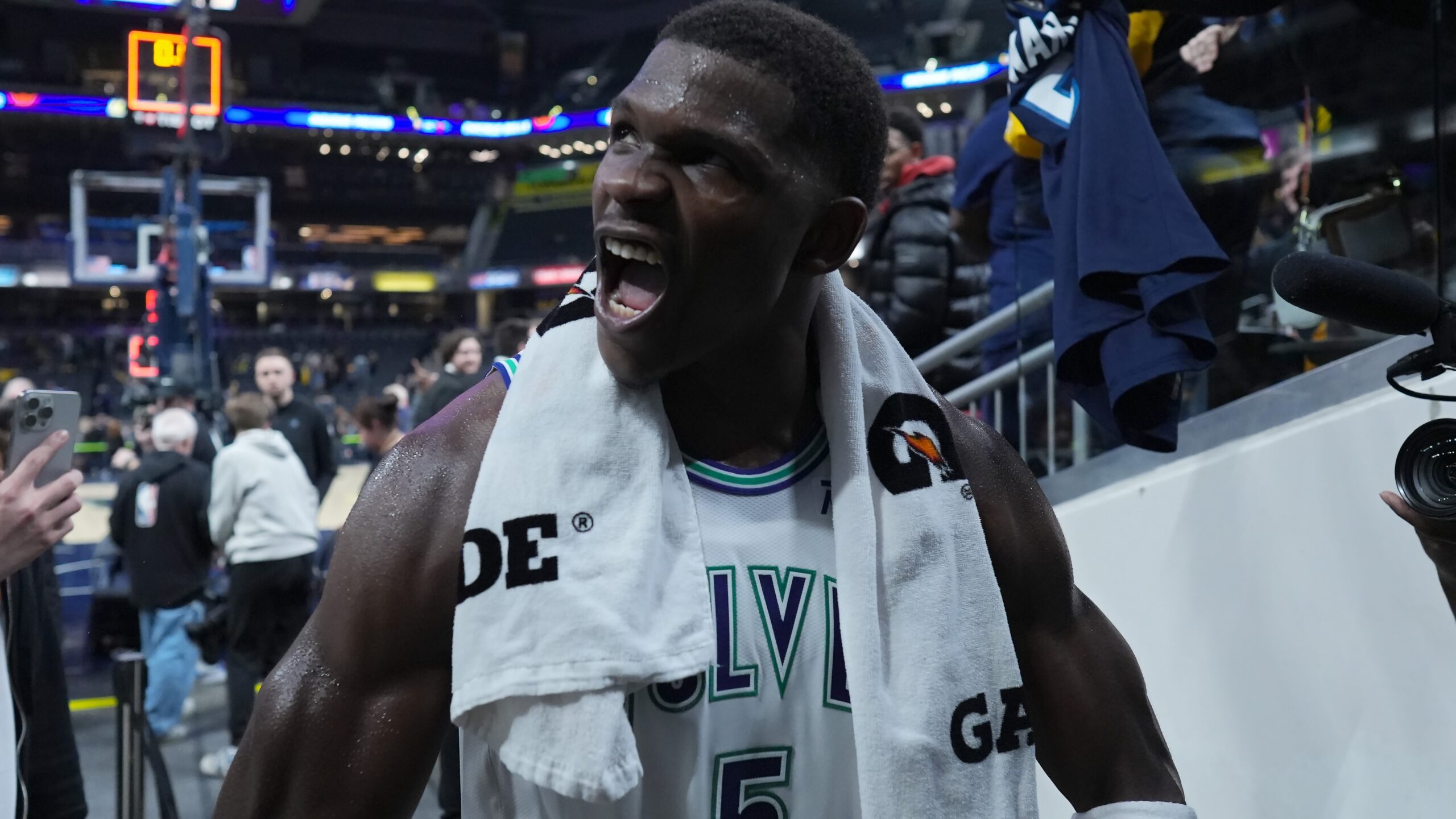 Top 100 Plays Since 2000 | NBA.com