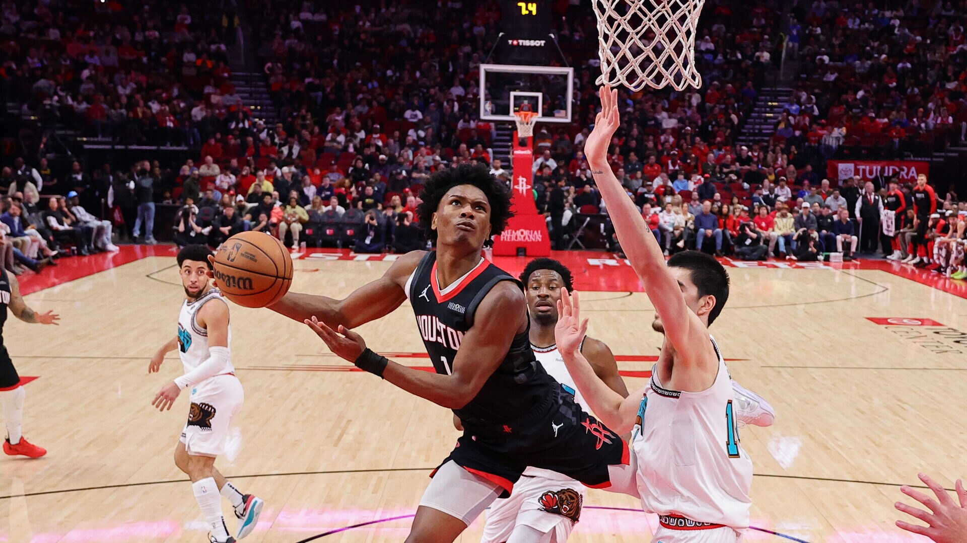 Amen Thompson lifting off for Rockets | NBA.com