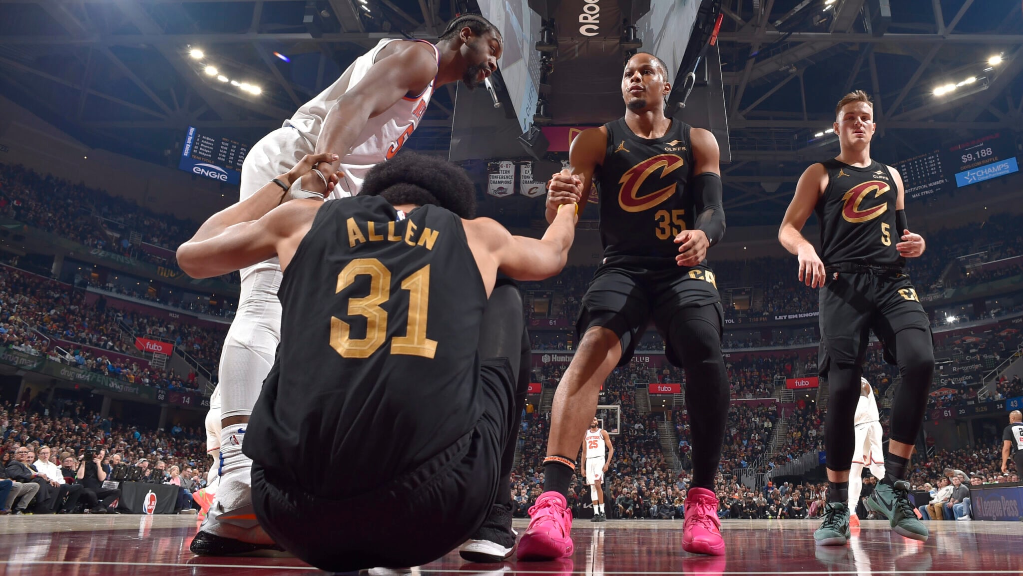 Cavaliers center Jarrett Allen hurts right hand in rout of Knicks ...