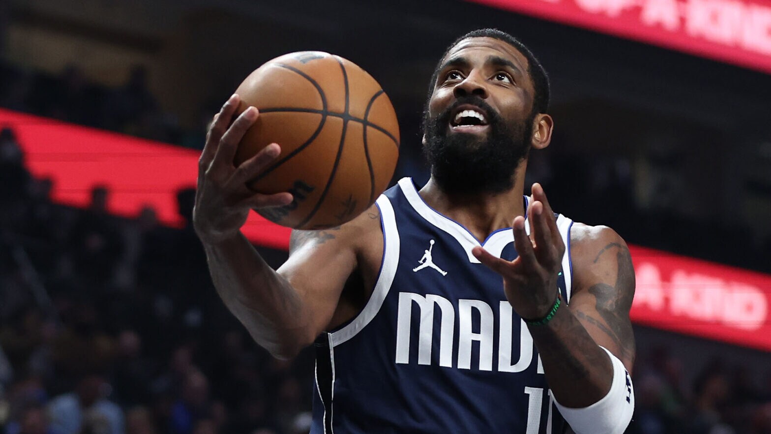 Kyrie Irving declines option, signs extension with Mavericks | NBA.com