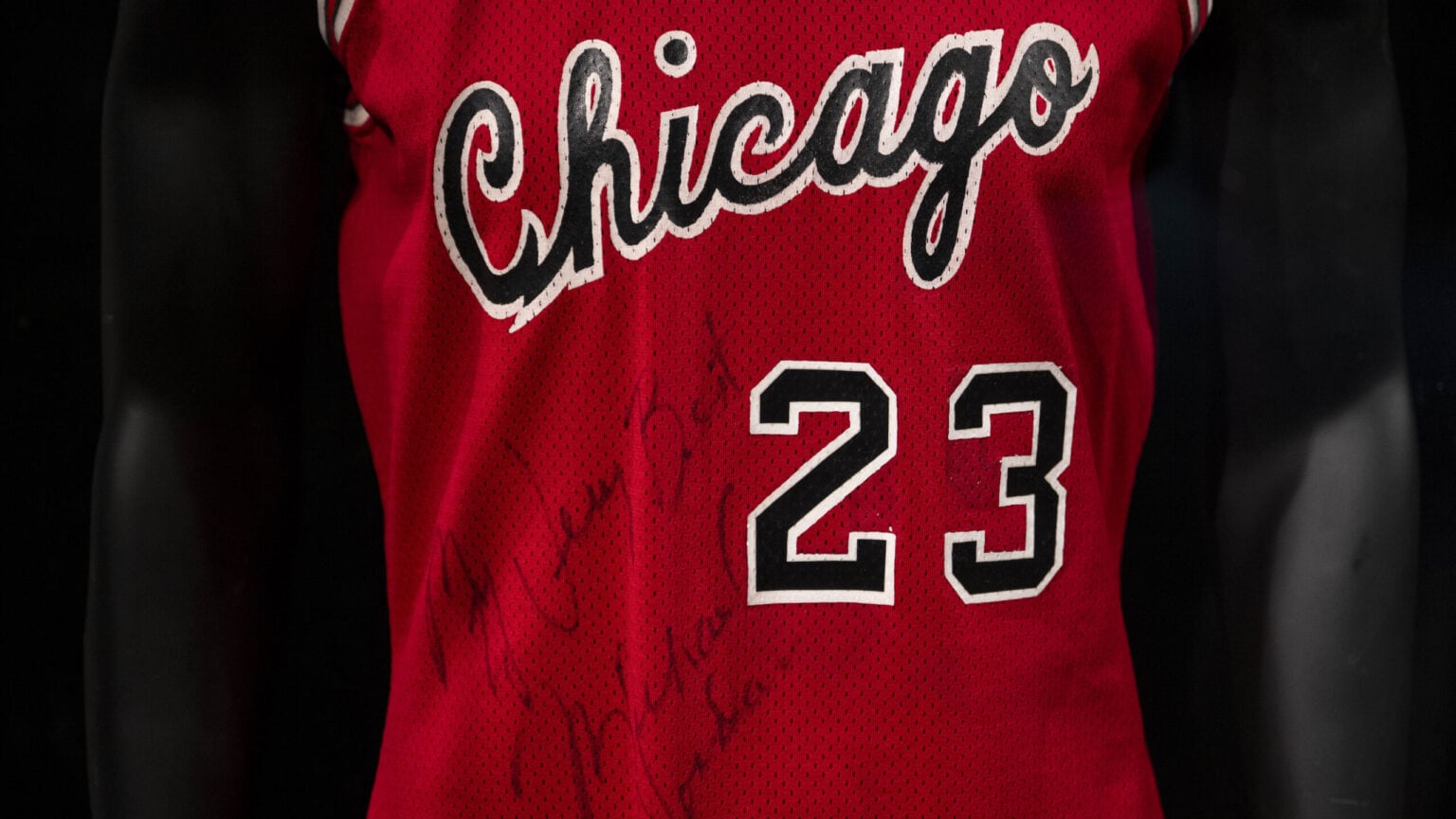 Jersey worn by Michael Jordan in rookie preseason sold for $4.215 ...