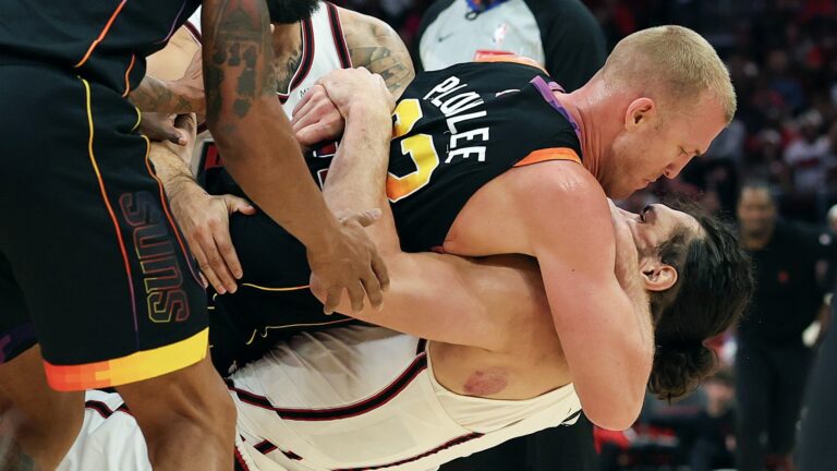 Steven Adams, Mason Plumlee ejected after heavyweight scuffle | NBA.com