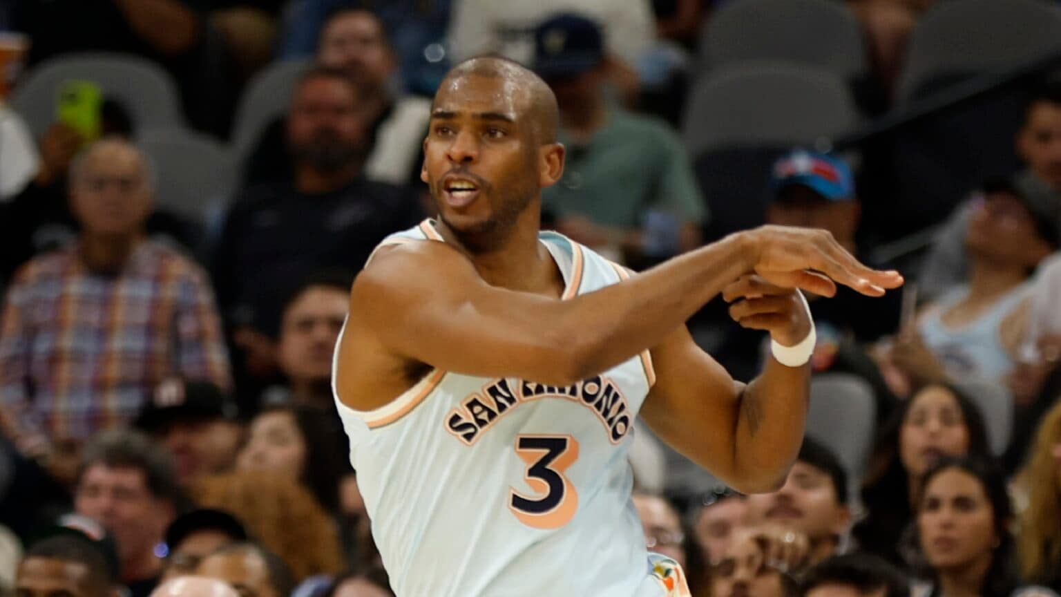 Spurs' Chris Paul makes history with 82 starts in 20th season | NBA.com
