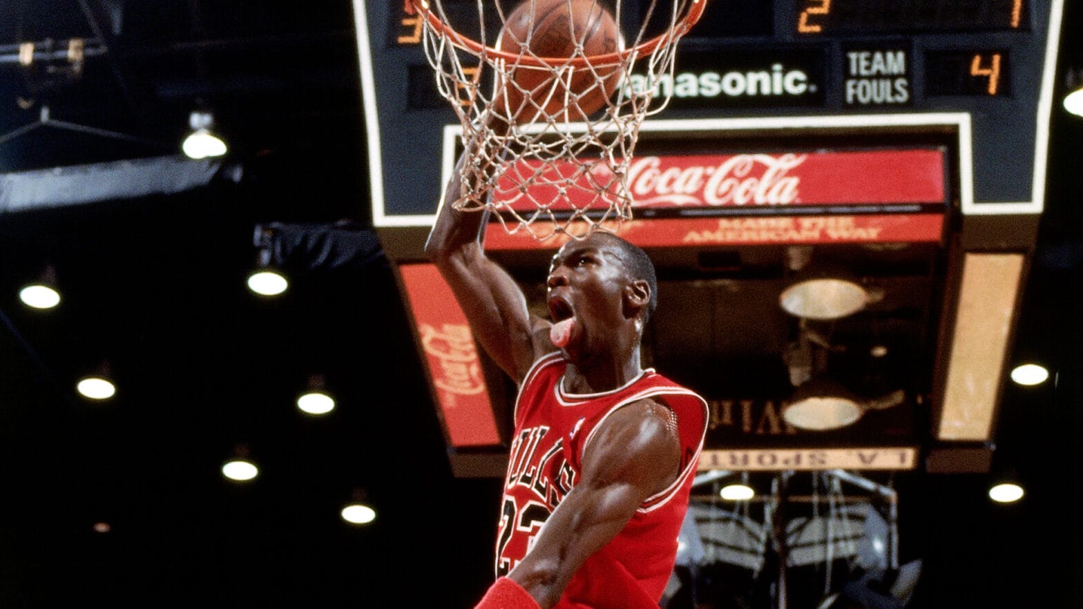 Autographed Michael Jordan rookie card sells for $2.5 million | NBA.com