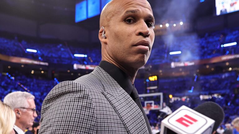 Make room for Richard Jefferson in your living room | NBA.com