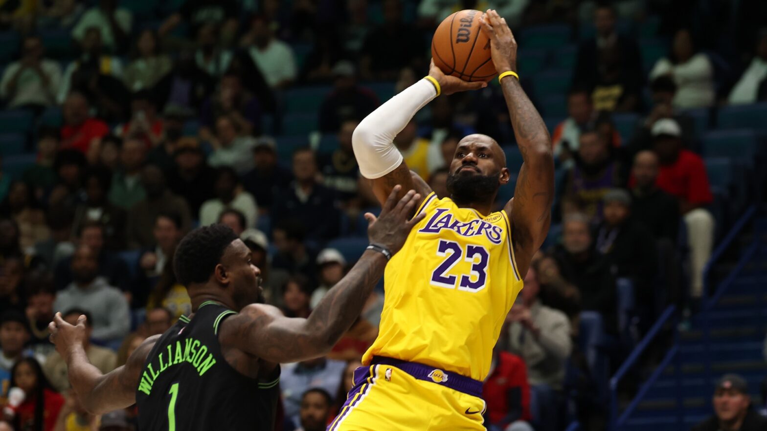 Lakers coach JJ Redick lauds LeBron James for greatness