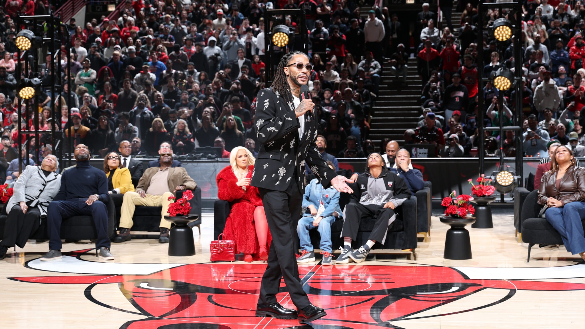 Bulls honor Derrick Rose with jersey retirement