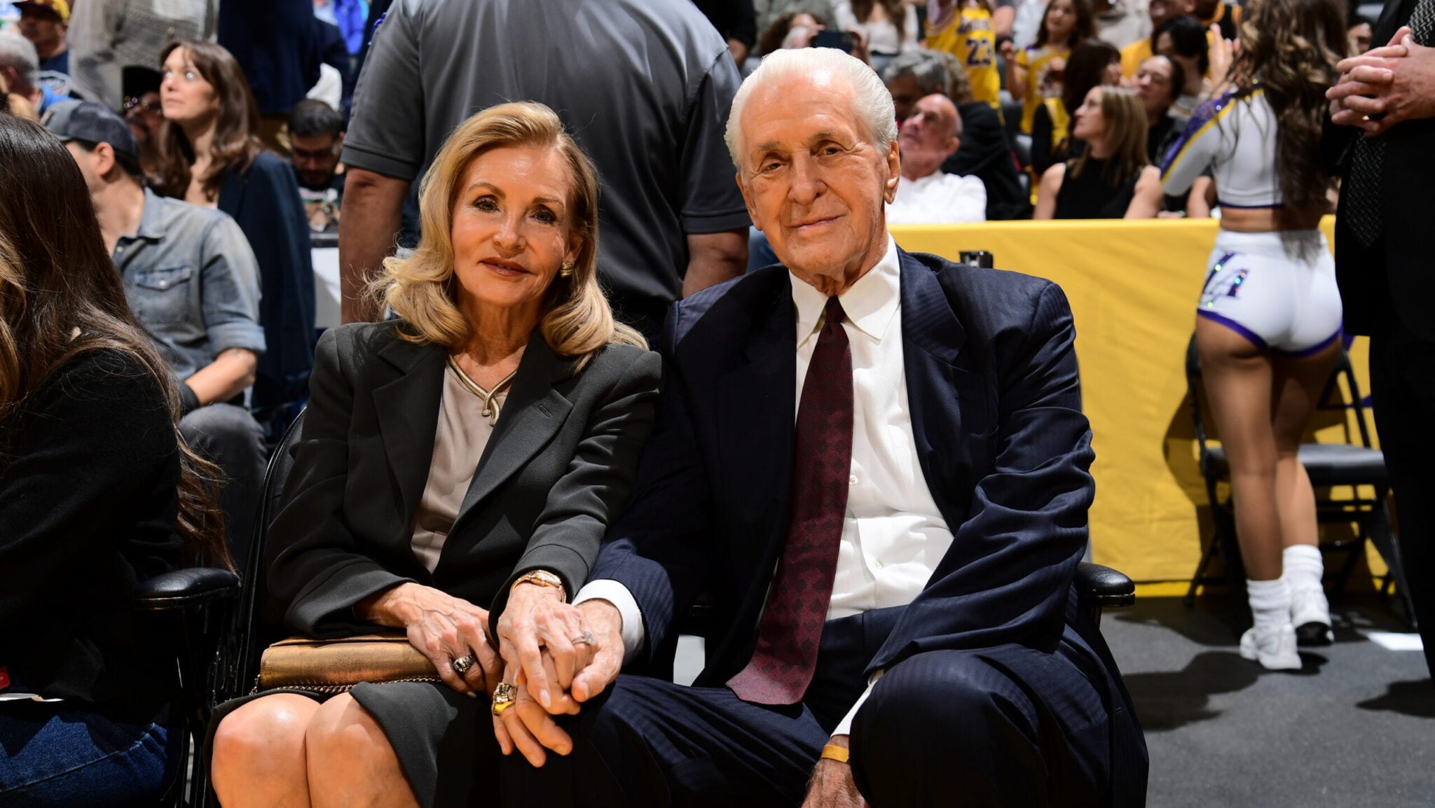 Lakers unveil Pat Riley statue, honoring Showtime mastermind
