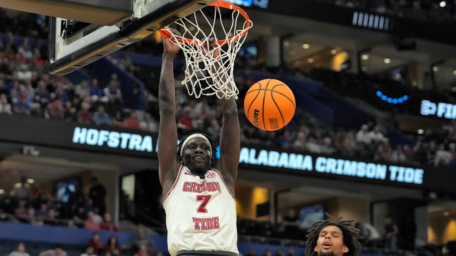 NCAA Tournament: Alabama rallies vs. Hofstra