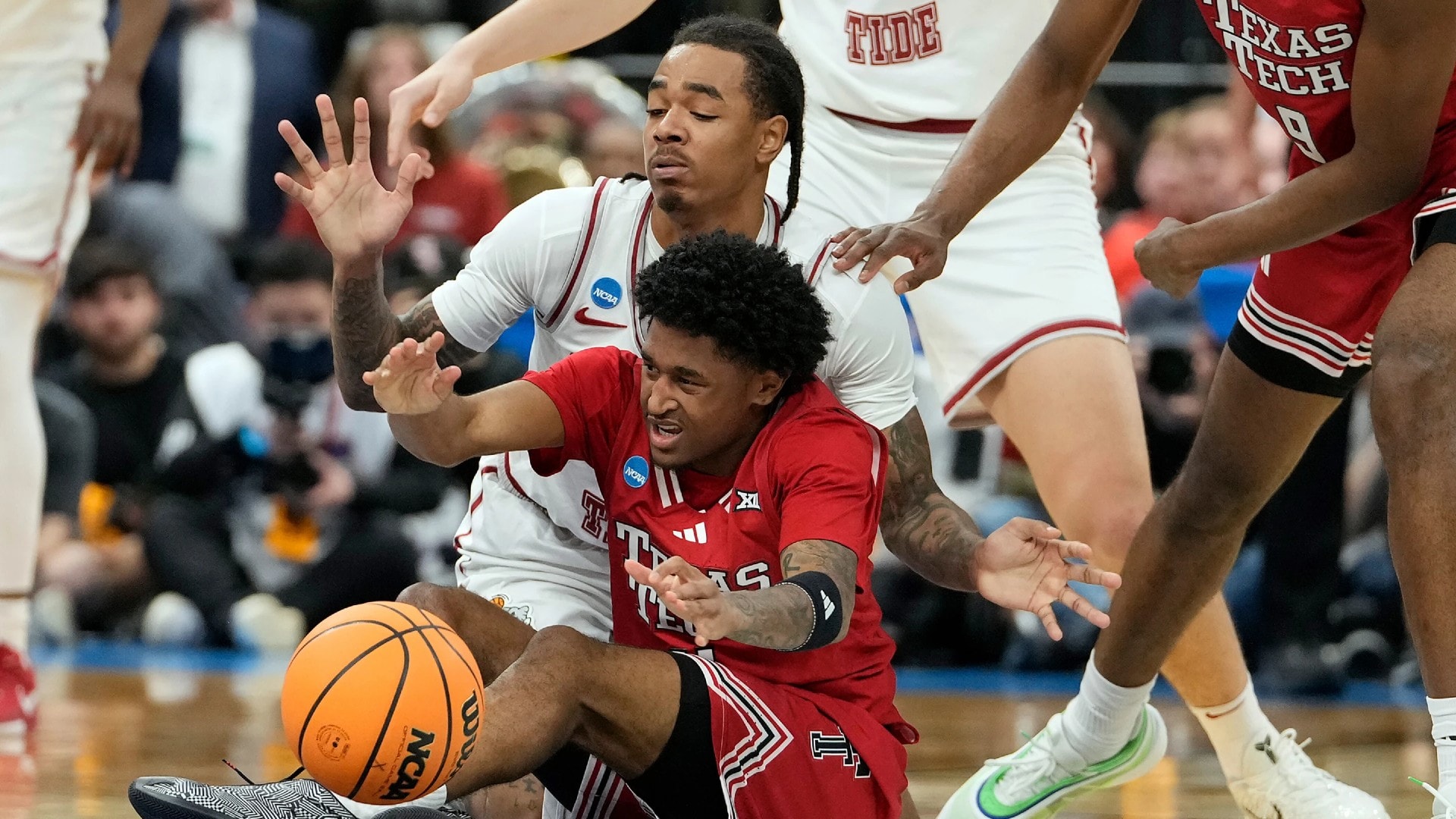 NCAA Tournament: Alabama roars past Texas Tech