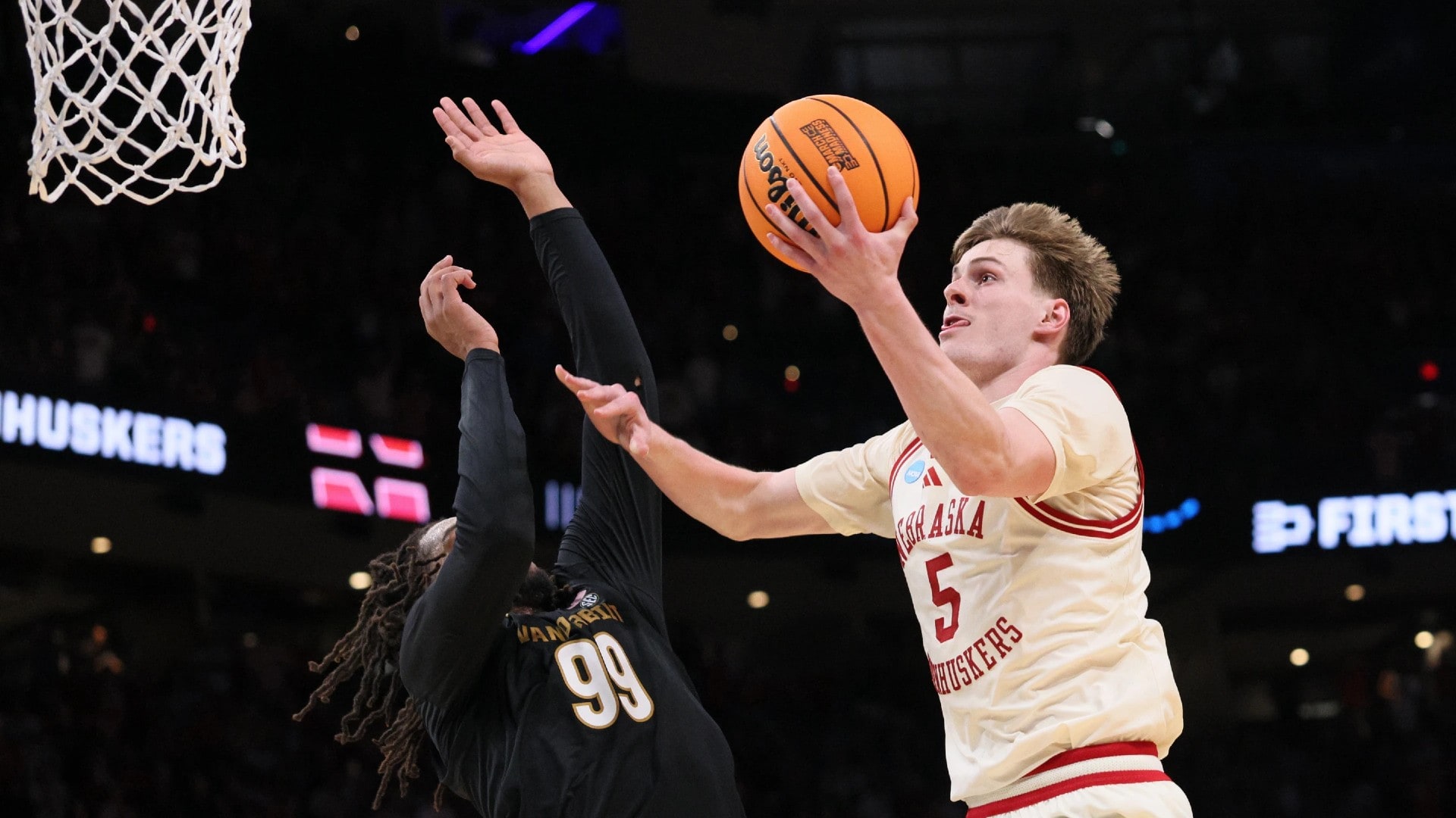 Frager lifts Huskers over Vanderbilt for Nebraska's first berth in ...